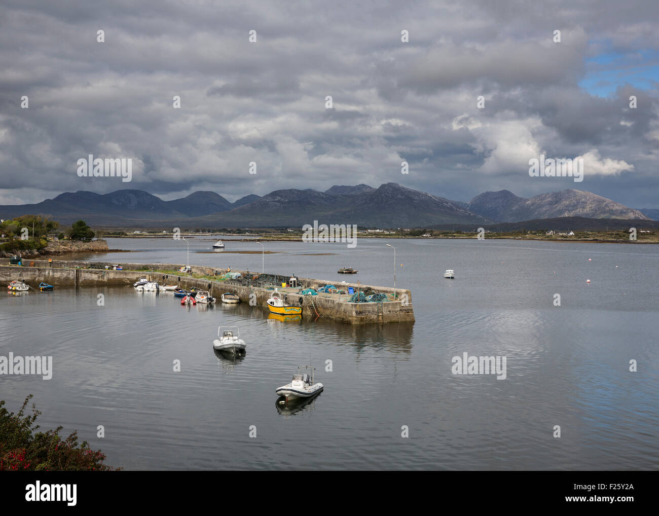 The fishing and tourist harbour of Roundstone, Connemara, Ireland Stock ...