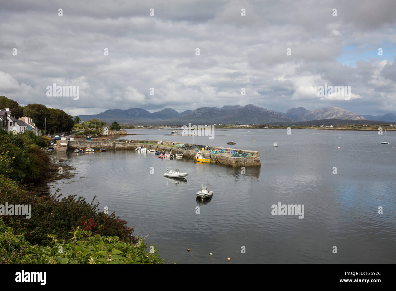 The fishing and tourist harbour of Roundstone, Connemara, Ireland Stock ...