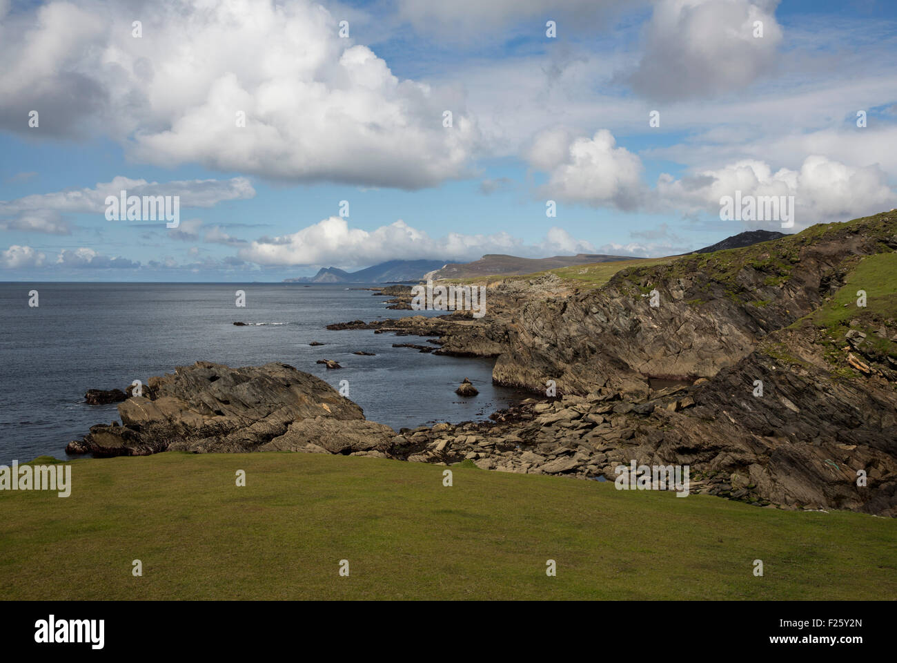 The Atlantic ocean shore of Achill Island, Co. Mayo, Ireland Stock ...