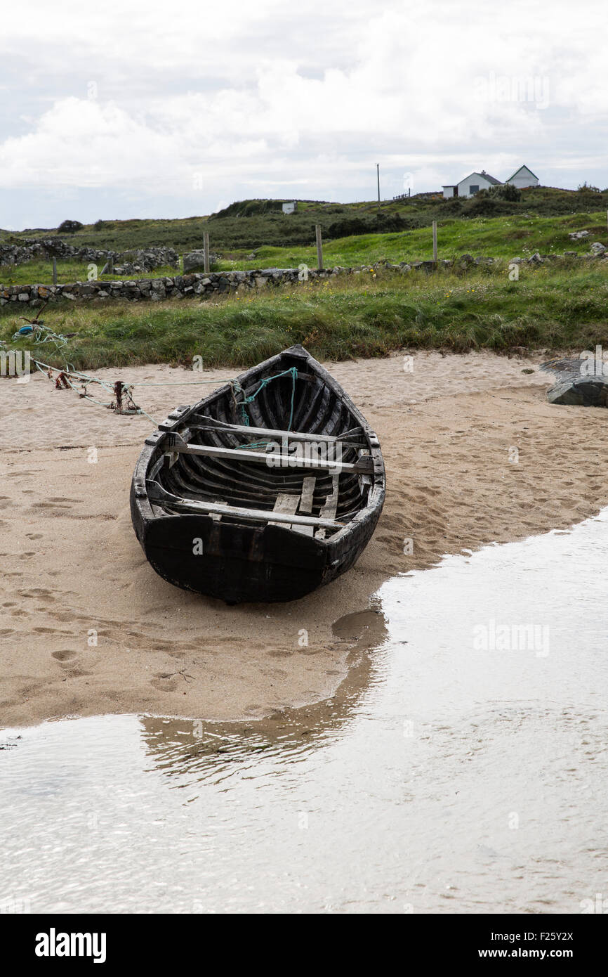 Currach or Curragh on the shore in Connemara, Ireland Stock Photo - Alamy
