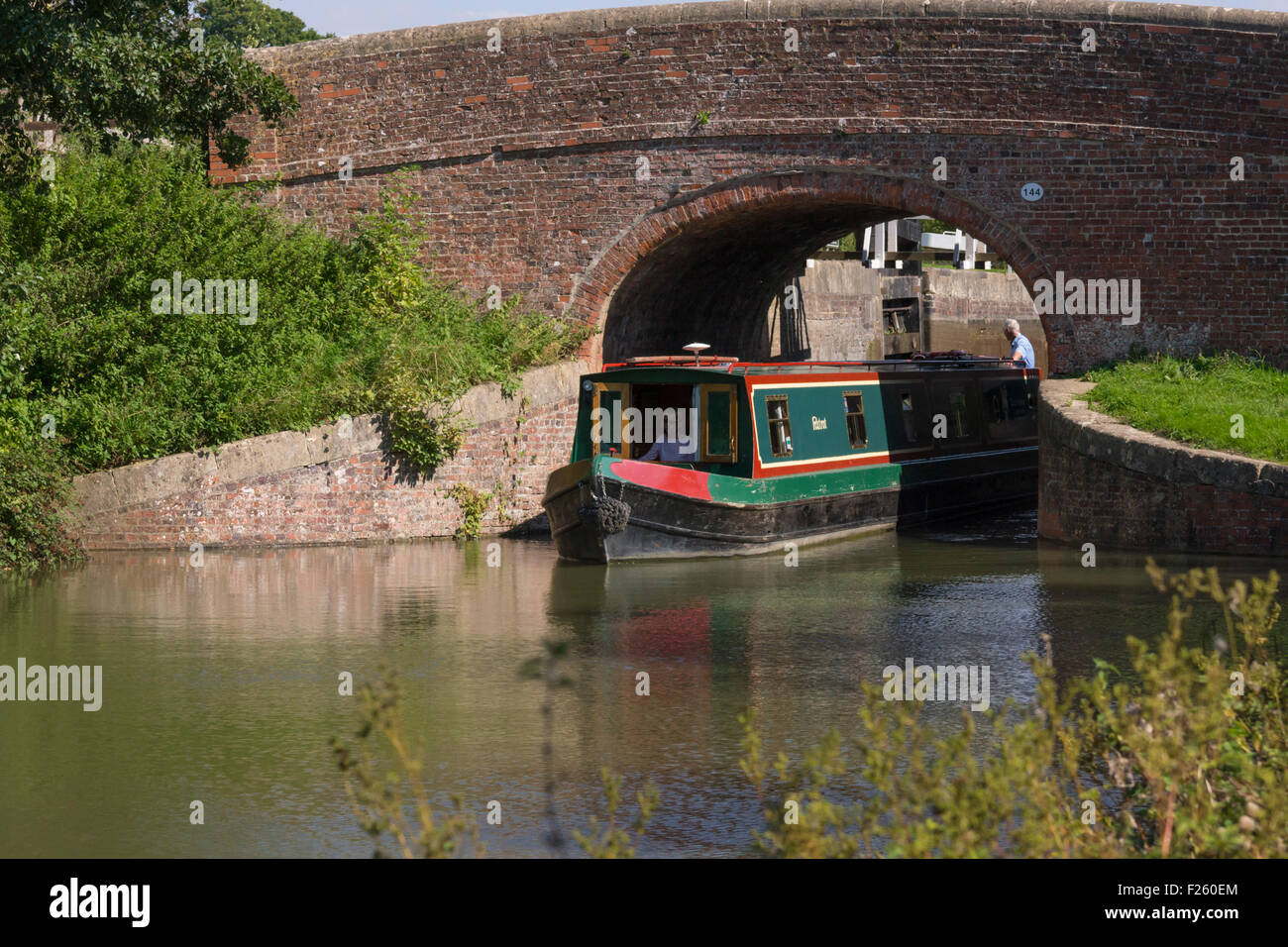Devizes canal locks hi-res stock photography and images - Alamy