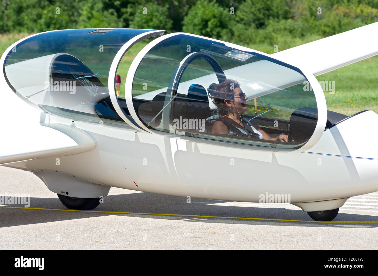 Glider cockpit sailplane hi-res stock photography and images - Alamy