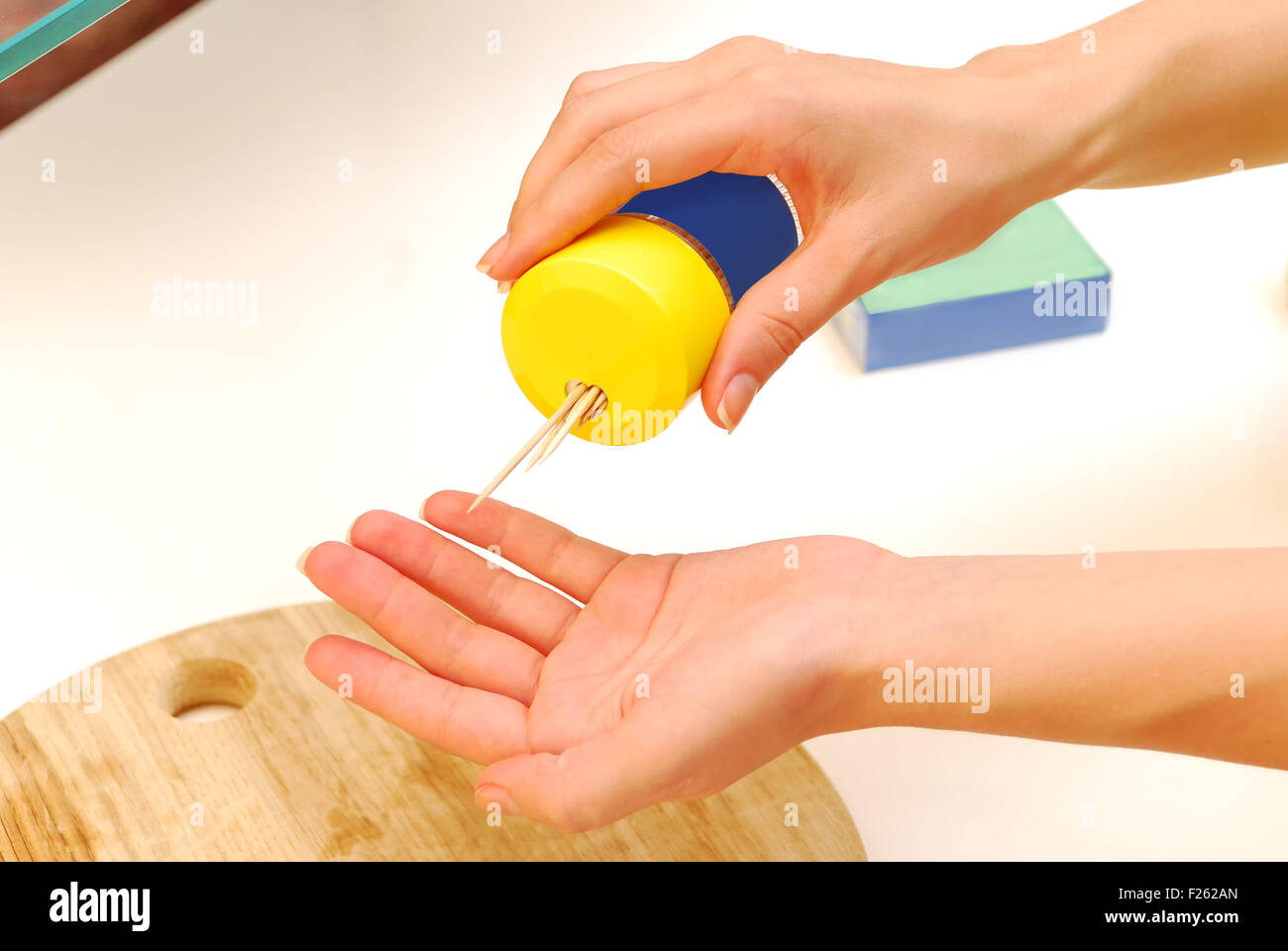 hands showing how to use toothpicks Stock Photo - Alamy