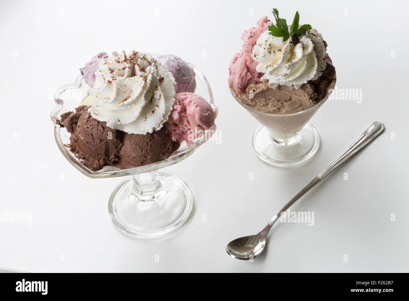 Hot chocolate ice cream topping hi-res stock photography and images - Alamy