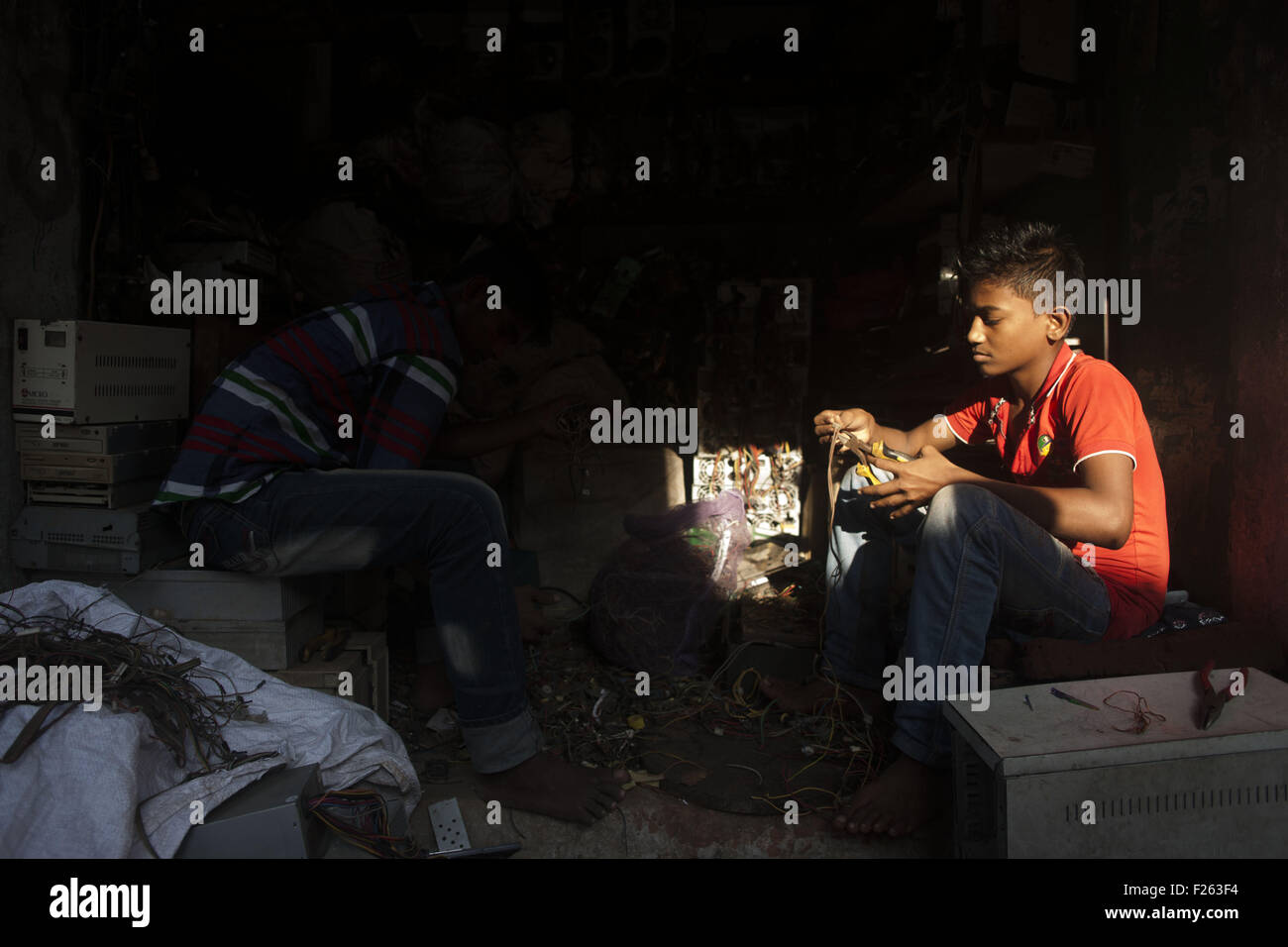 Child dismantle electronics hi-res stock photography and images - Alamy