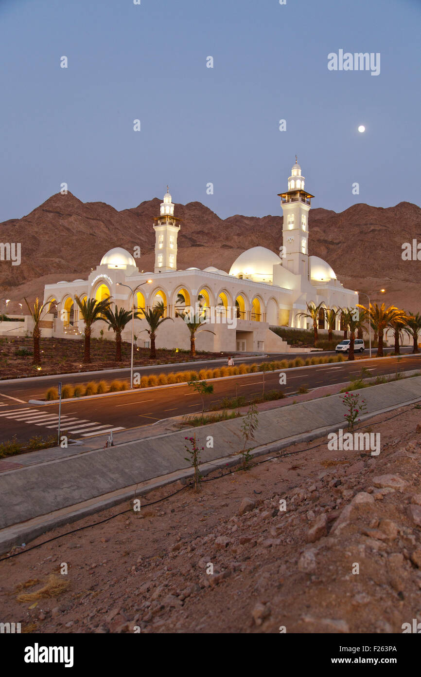 Shaikh Zayed mosque by sunset prayer in Aqaba, Jordan Stock Photo - Alamy