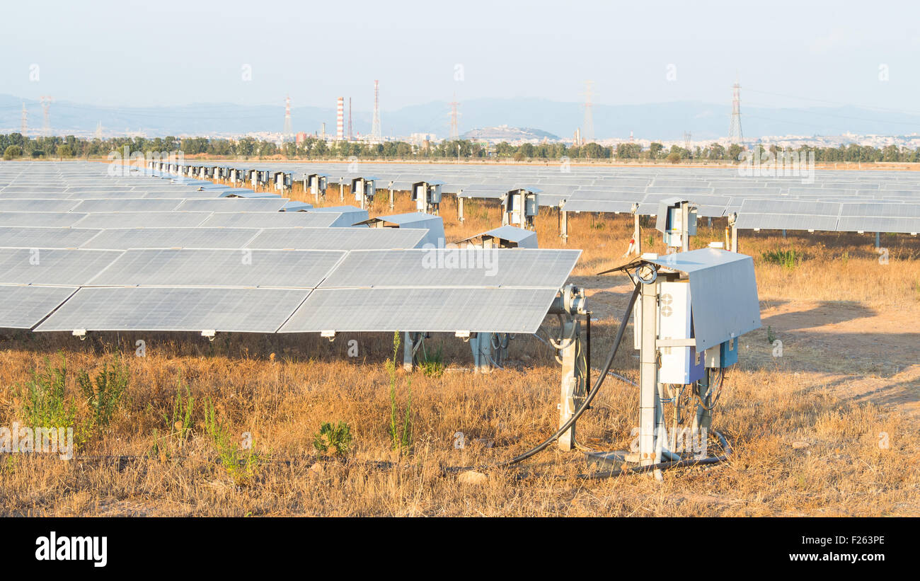 Solar tracker hi-res stock photography and images - Alamy