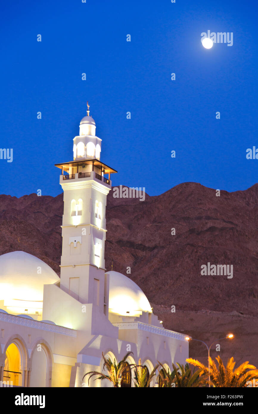 Shaikh Zayed mosque by sunset prayer in Aqaba, Jordan Stock Photo - Alamy