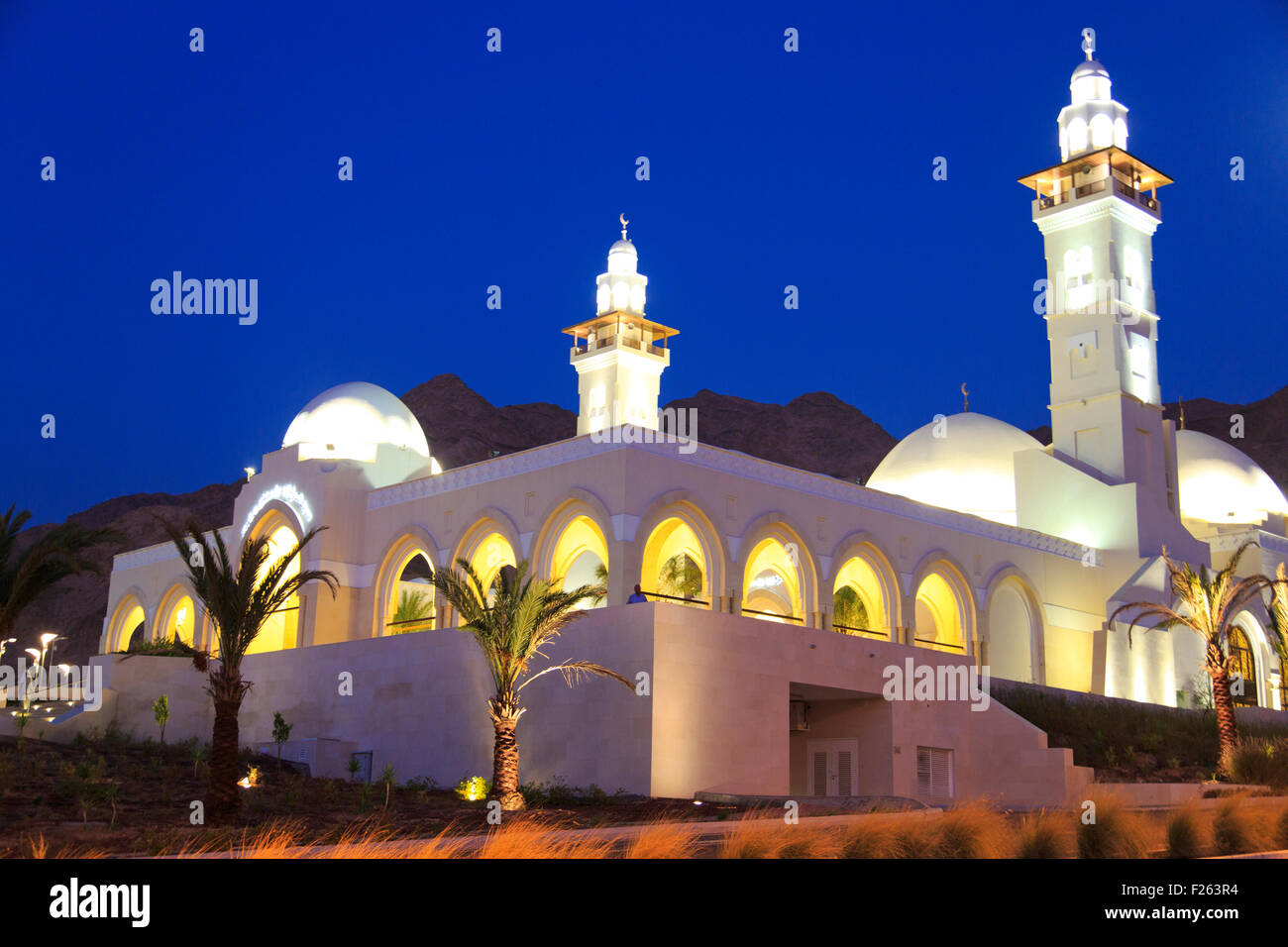 Shaikh Zayed mosque in Aqaba, Jordan Stock Photo - Alamy