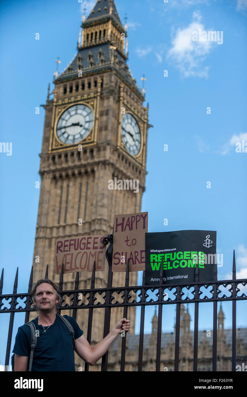 Crowd outside big ben hi-res stock photography and images - Alamy