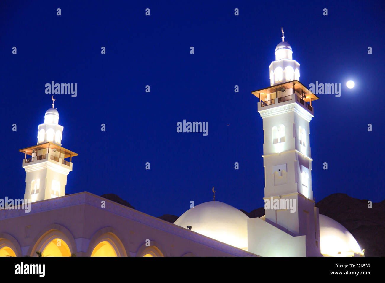 Shaikh Zayed mosque in Aqaba, Jordan Stock Photo - Alamy