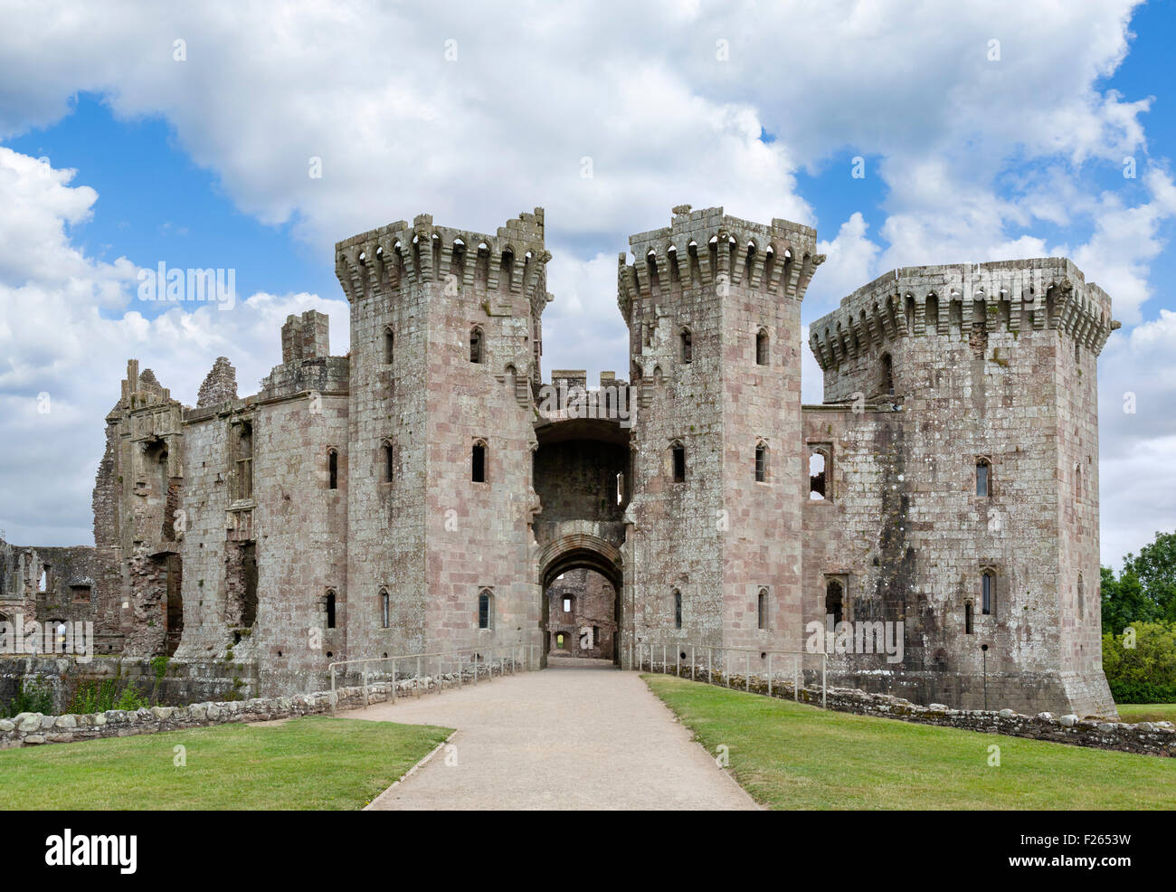 Raglan castle wales hi-res stock photography and images - Alamy