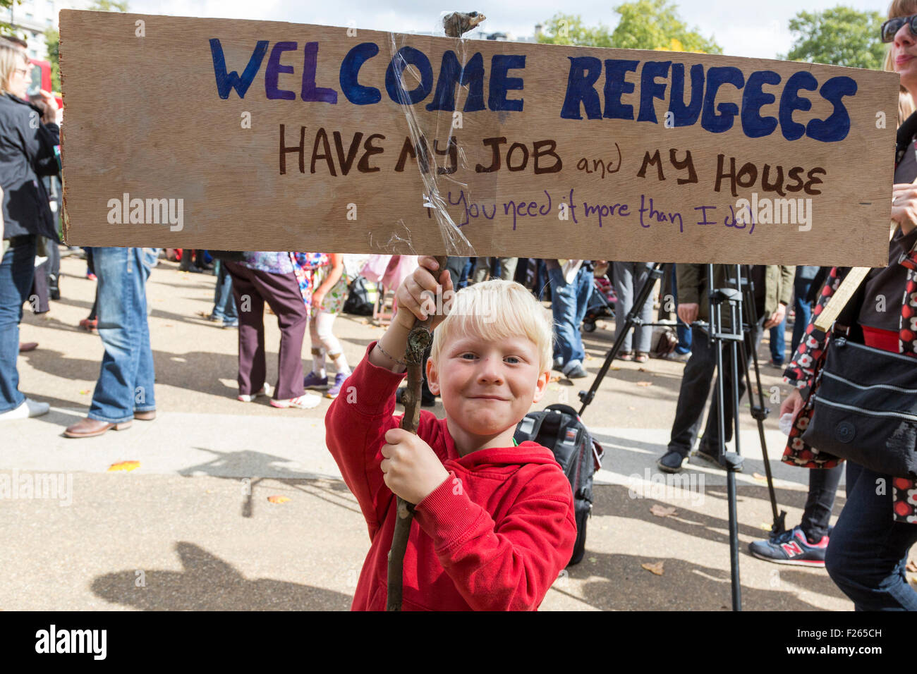 Welcome refugees hi-res stock photography and images - Alamy