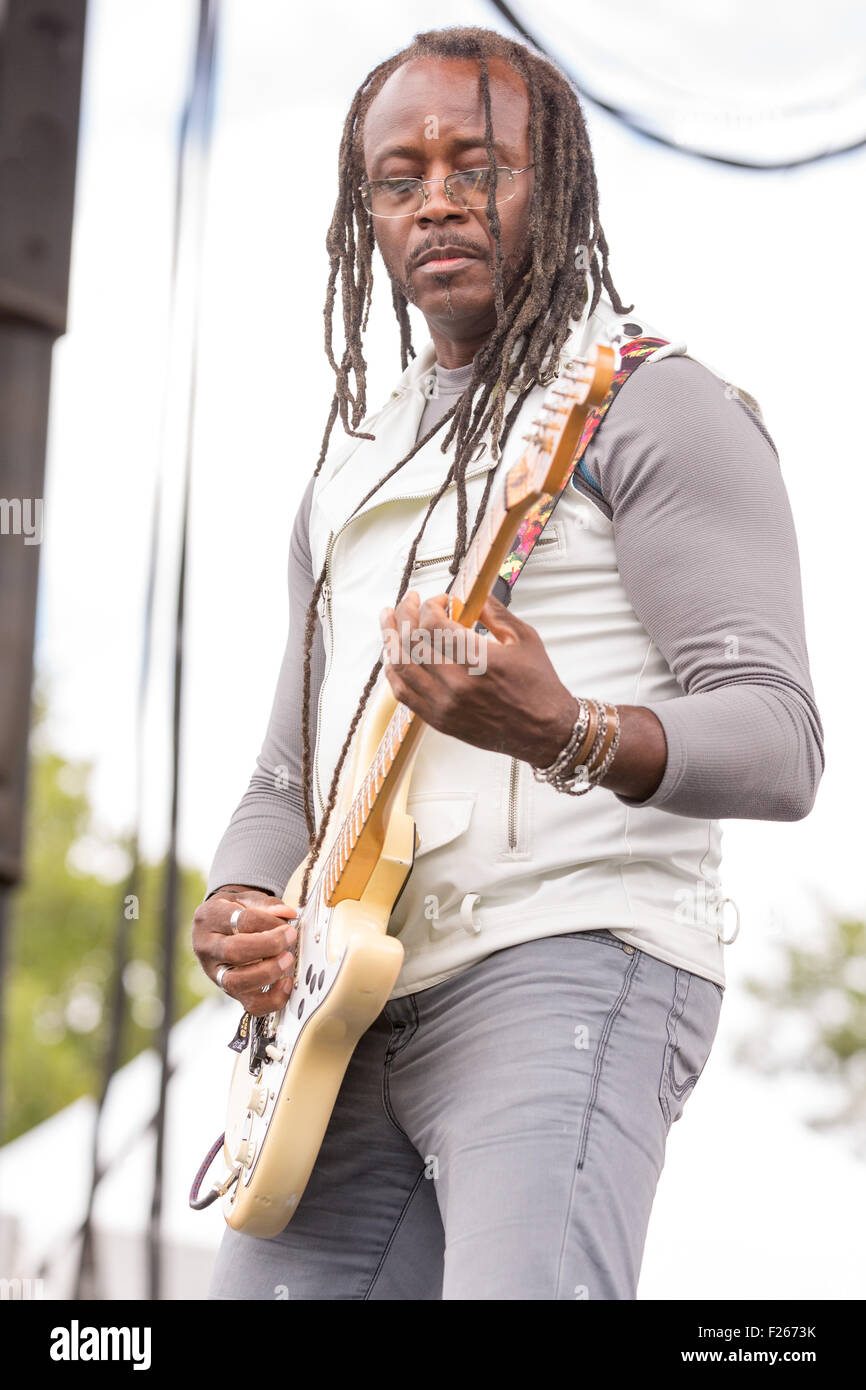 Chicago, Illinois, USA. 11th Sep, 2015. Guitarist BOBBIE DUNCAN of ...