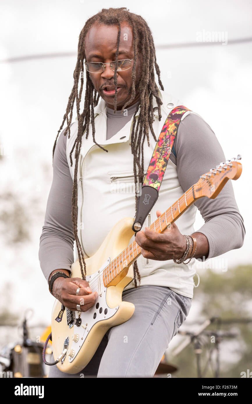 Chicago, Illinois, USA. 11th Sep, 2015. Guitarist BOBBIE DUNCAN of ...