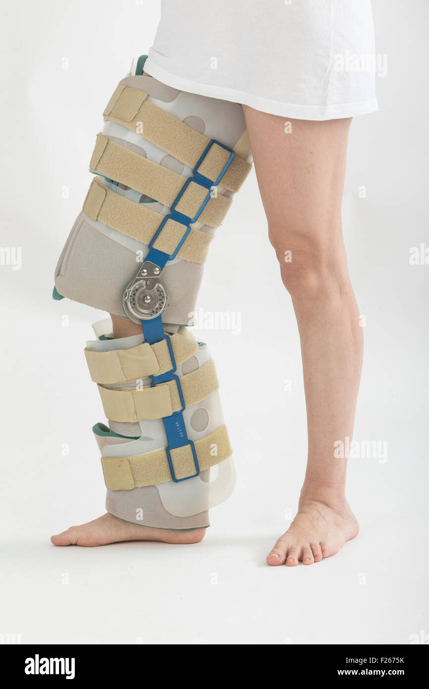 Woman knee brace hi-res stock photography and images - Alamy
