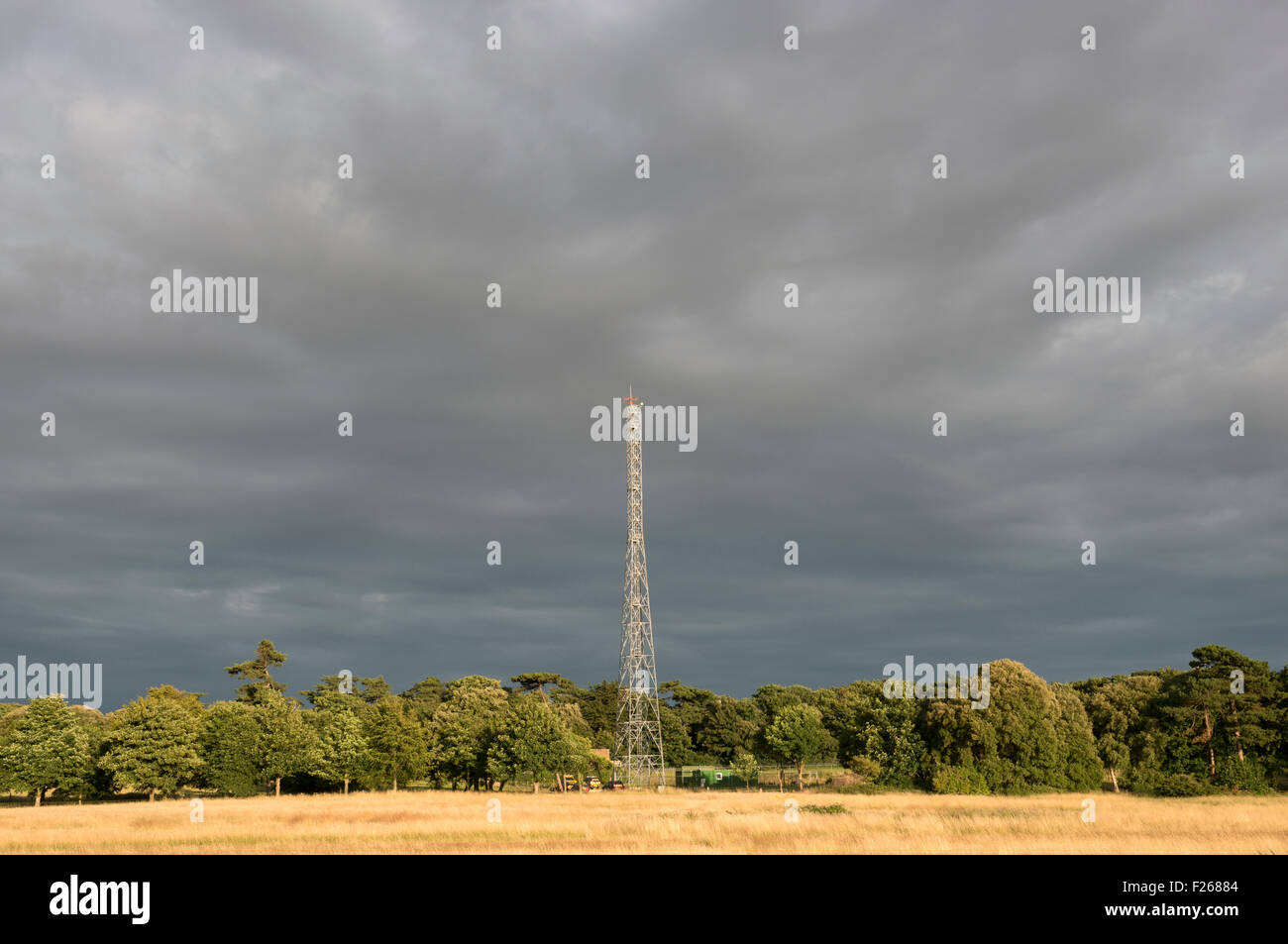 Communications mast hi-res stock photography and images - Alamy