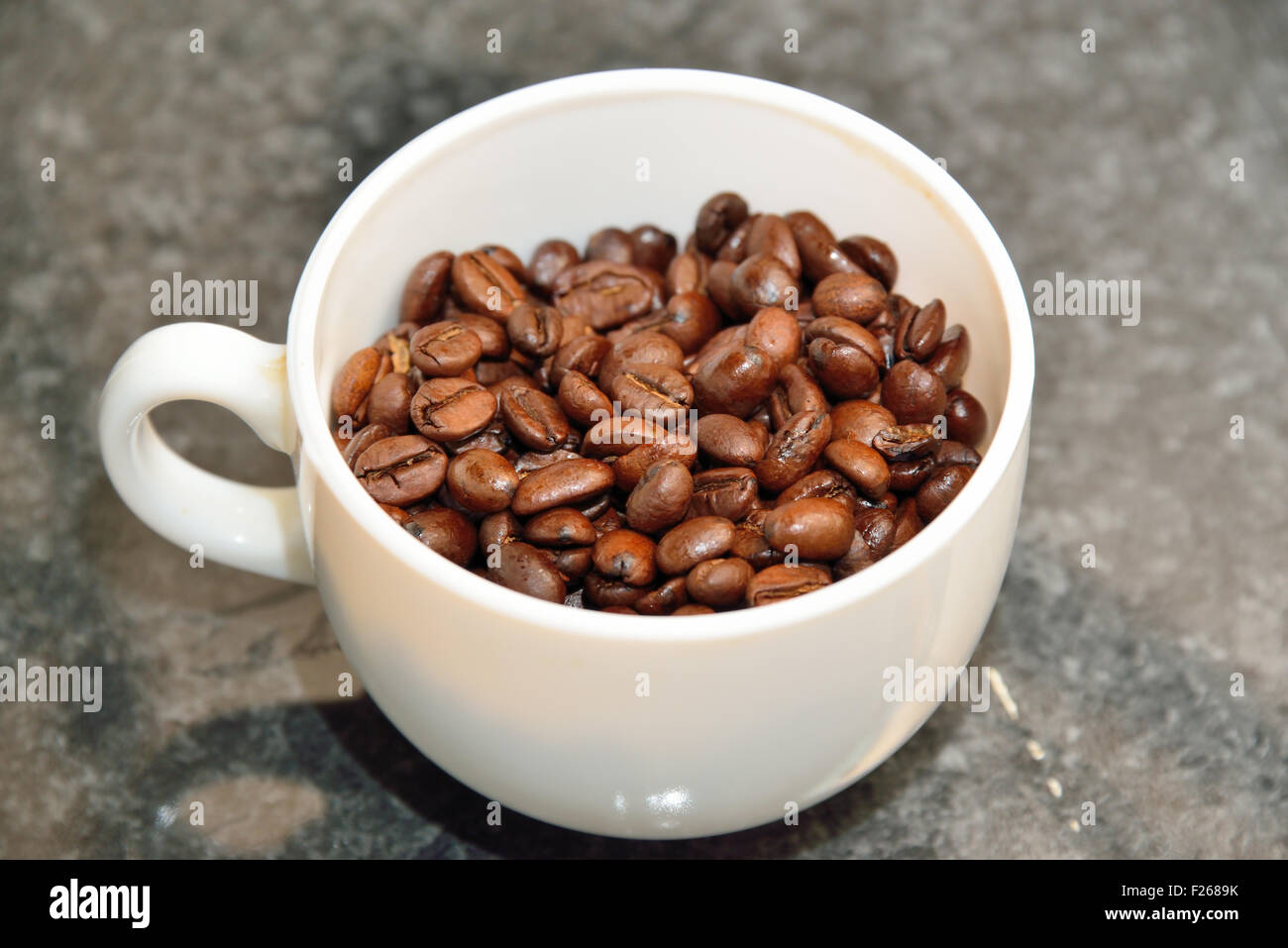 Glossy coffee beans hi-res stock photography and images - Alamy