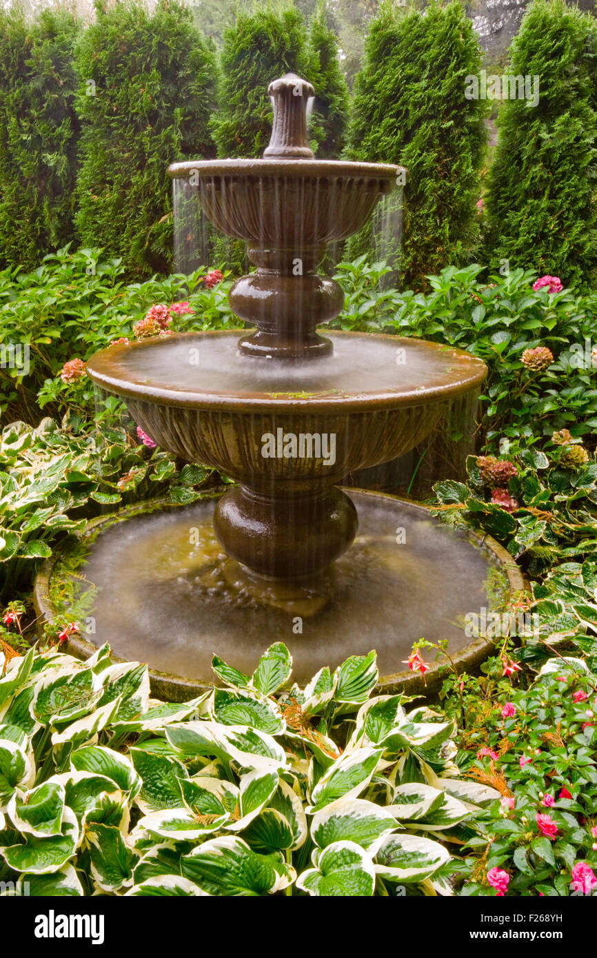 Fountain water feature hi-res stock photography and images - Alamy