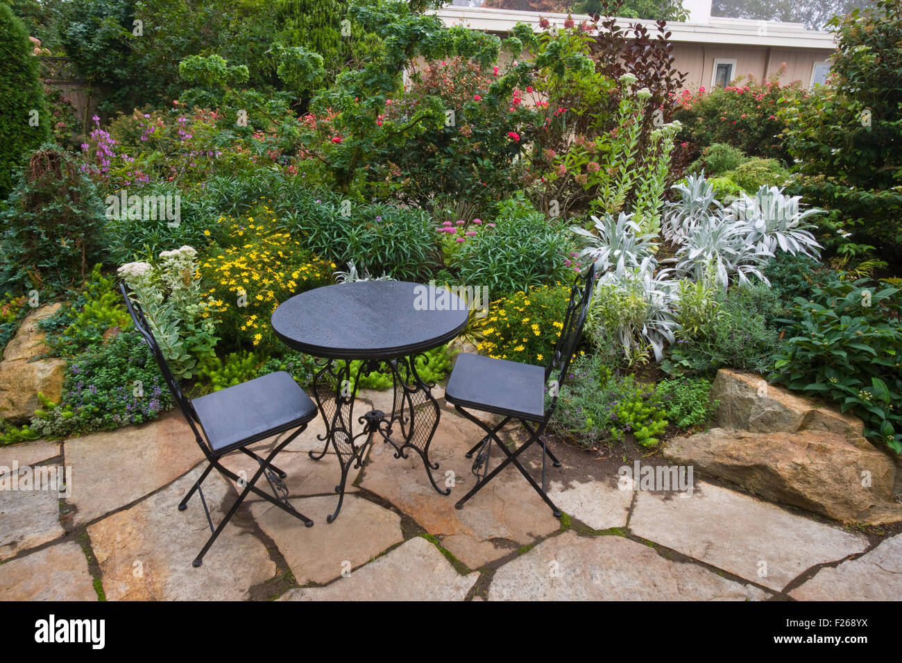 Garden sitting area Stock Photo - Alamy
