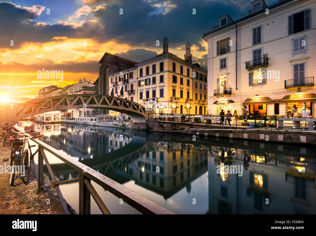 Bridge across canal hi-res stock photography and images - Alamy