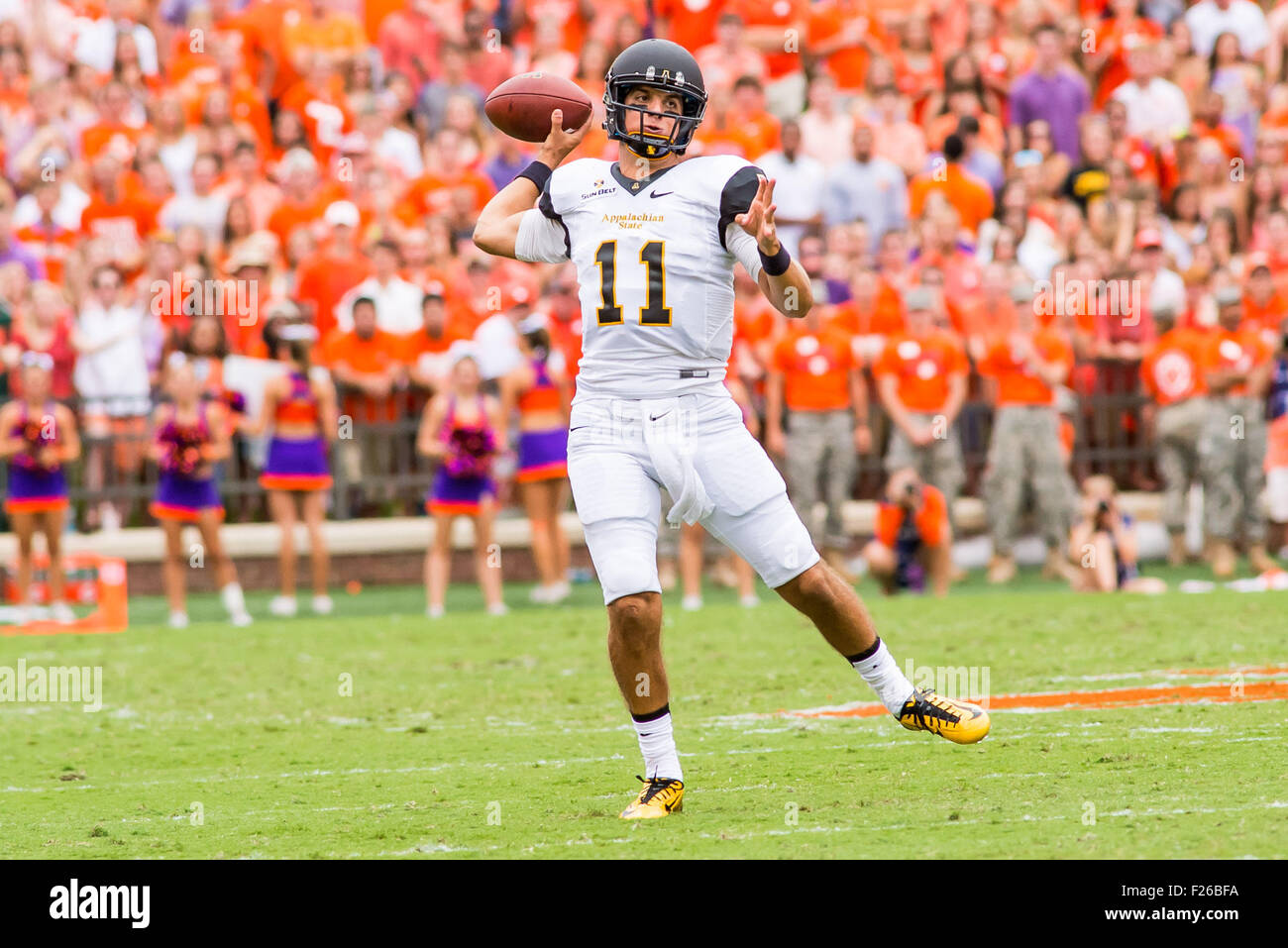 Appalachian State Mountaineers quarterback Taylor Lamb (11) attempts a ...