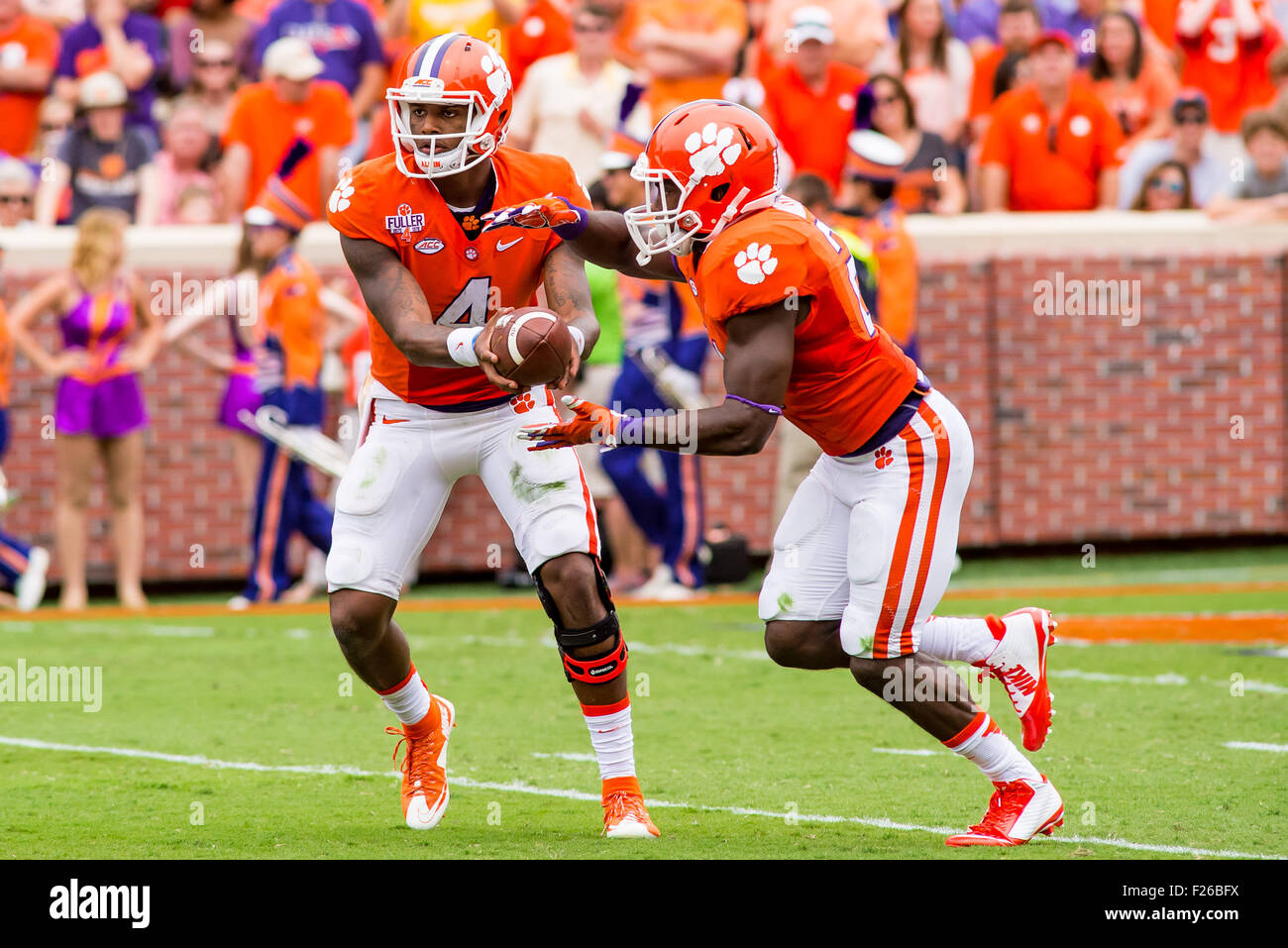 Clemson Tigers quarterback Deshaun Watson (4) runs the read option ...