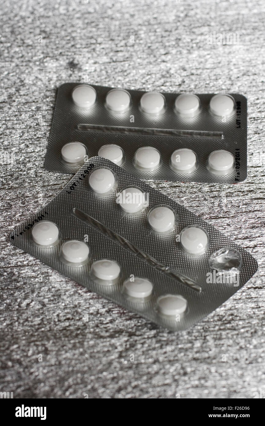 Silver pills hi-res stock photography and images - Alamy