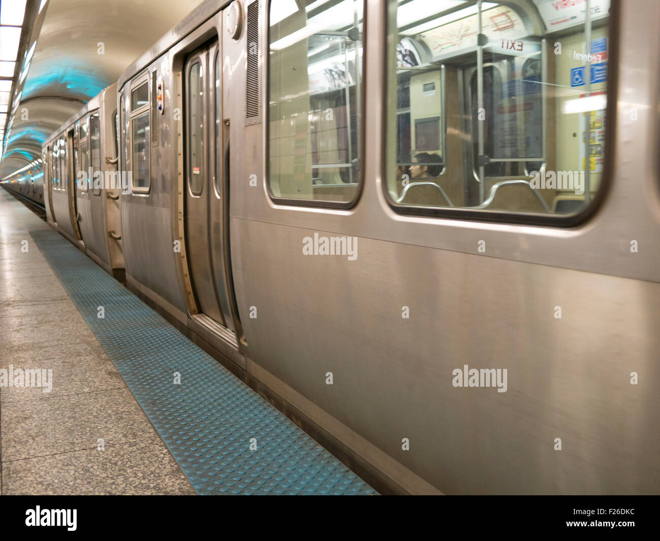 Chicago loop blue line LaSalle station Stock Photo - Alamy