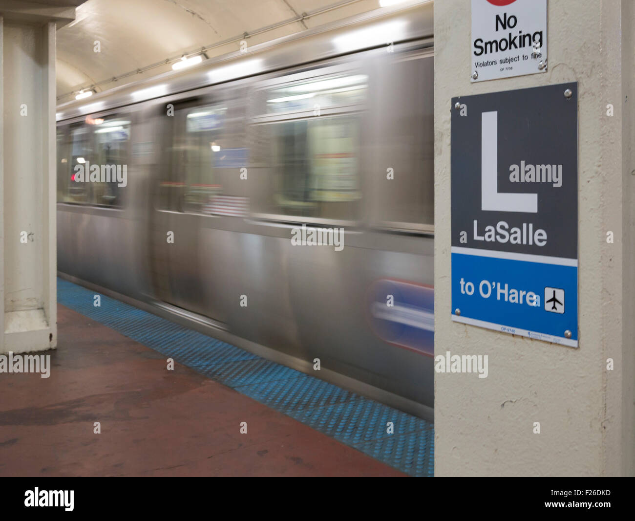 Chicago metro signage hi-res stock photography and images - Alamy