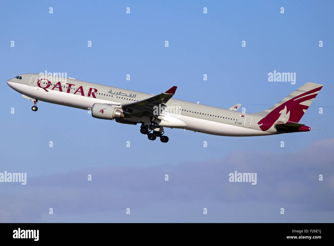 Qatar airways a330 hi-res stock photography and images - Alamy