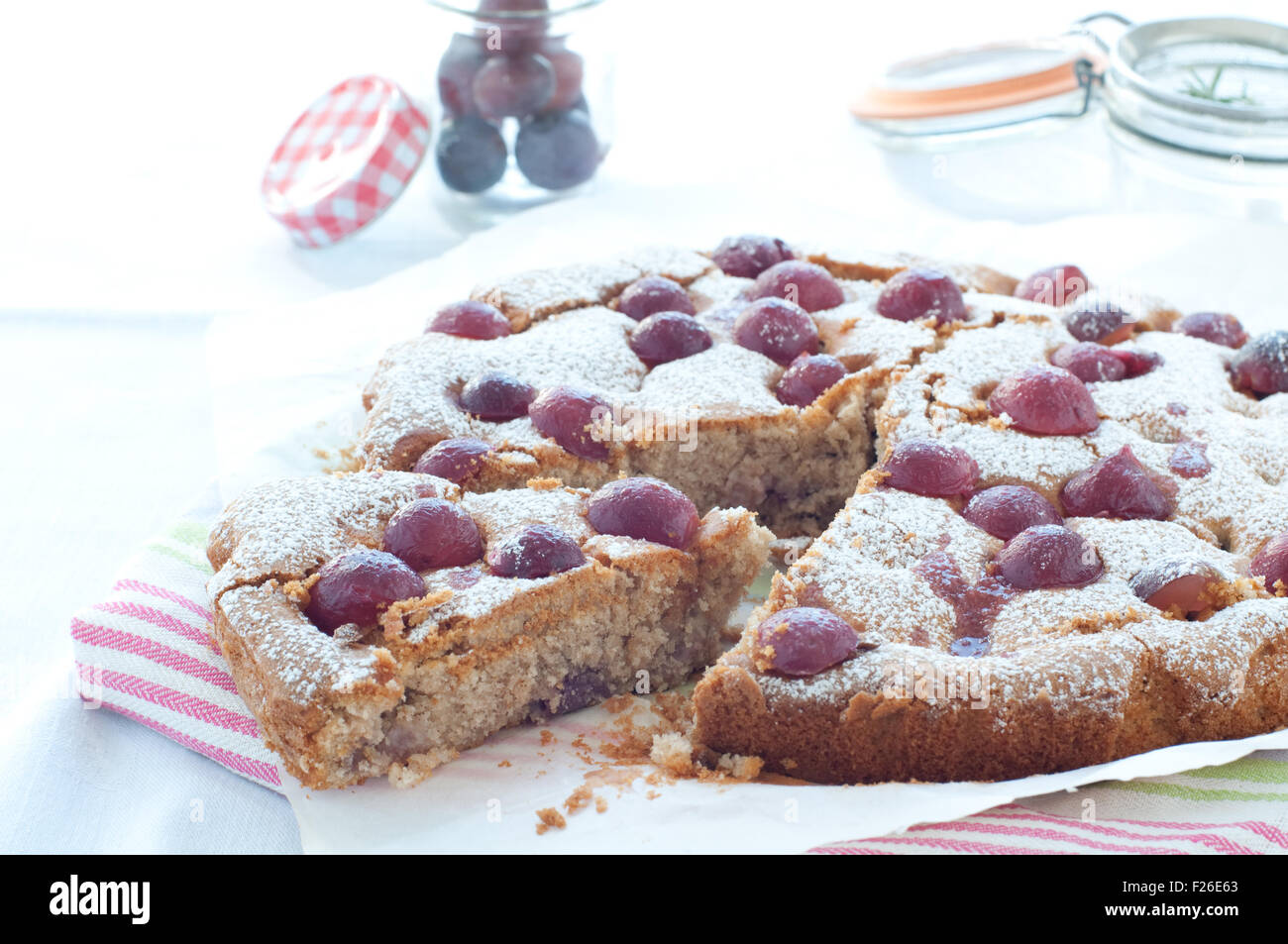 Red grape fresh hi-res stock photography and images - Alamy