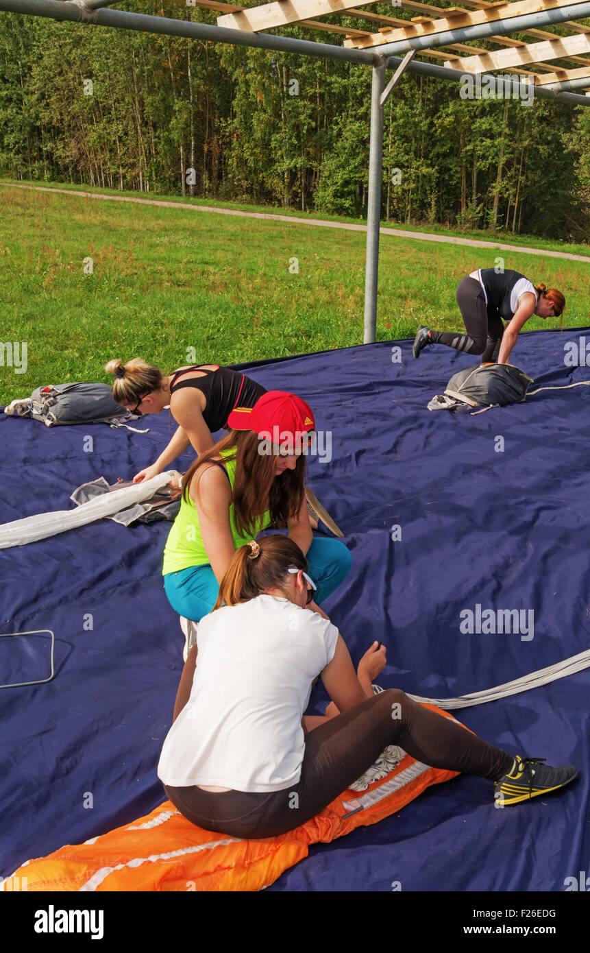Parachutists - 2014. Packing of parachutes Stock Photo - Alamy