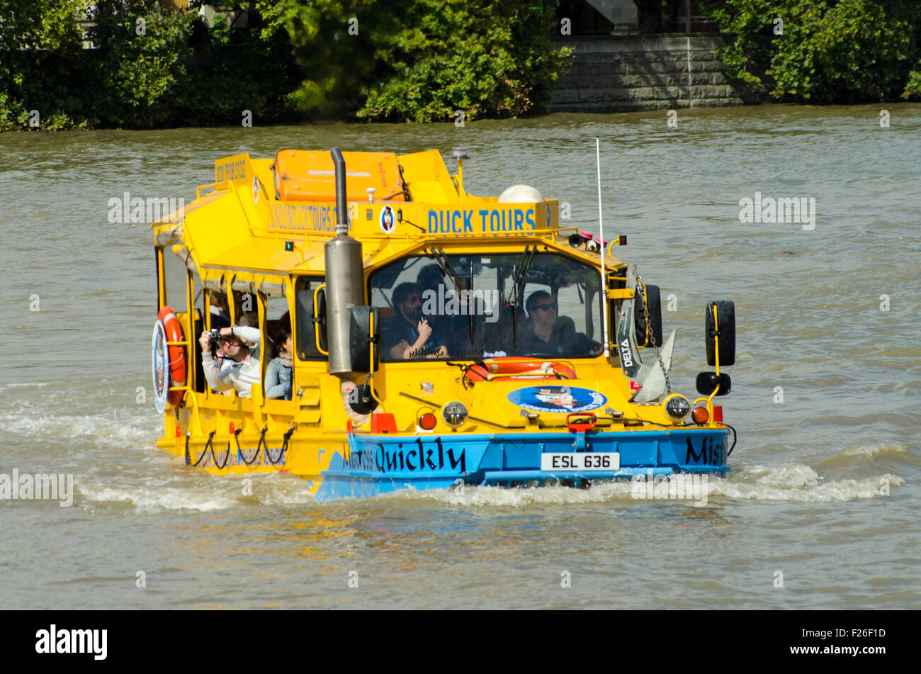 London duck amphibious dukw tourist hi-res stock photography and images ...