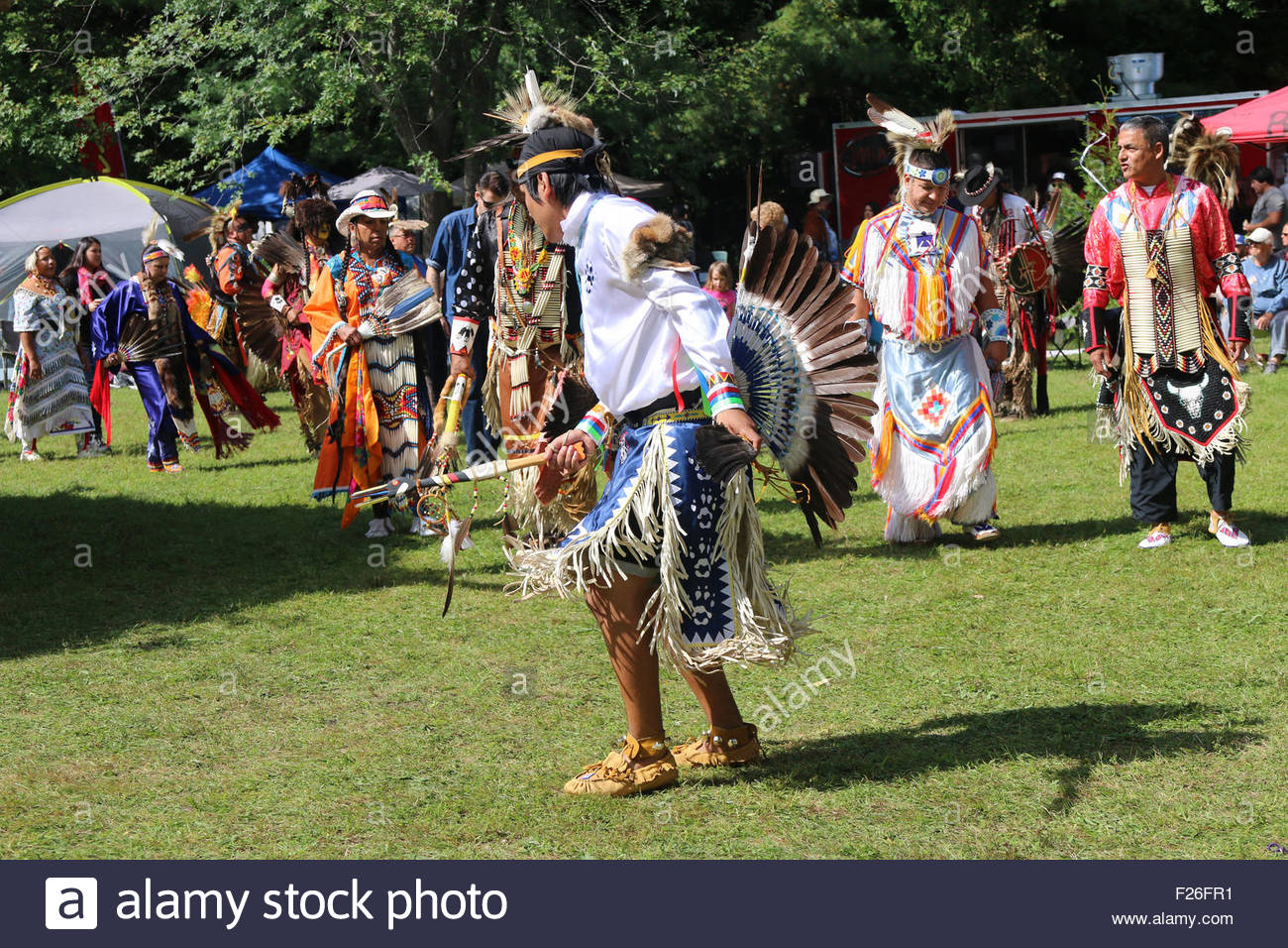 Indigenous Canadian Dancers Stock Photos & Indigenous Canadian Dancers ...