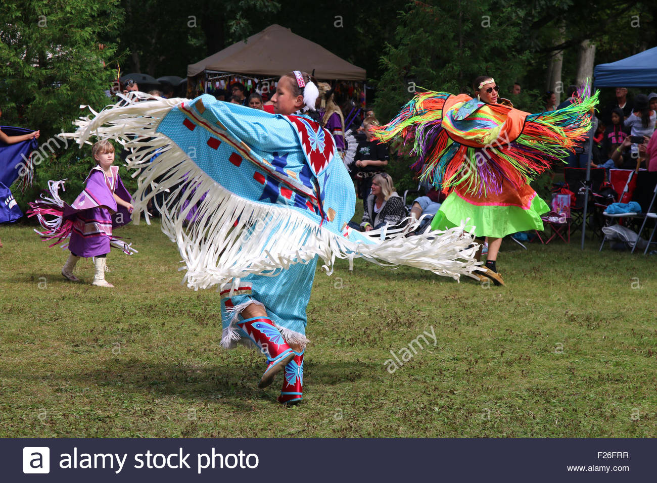 Indigenous Canadian Dancers Stock Photos & Indigenous Canadian Dancers ...
