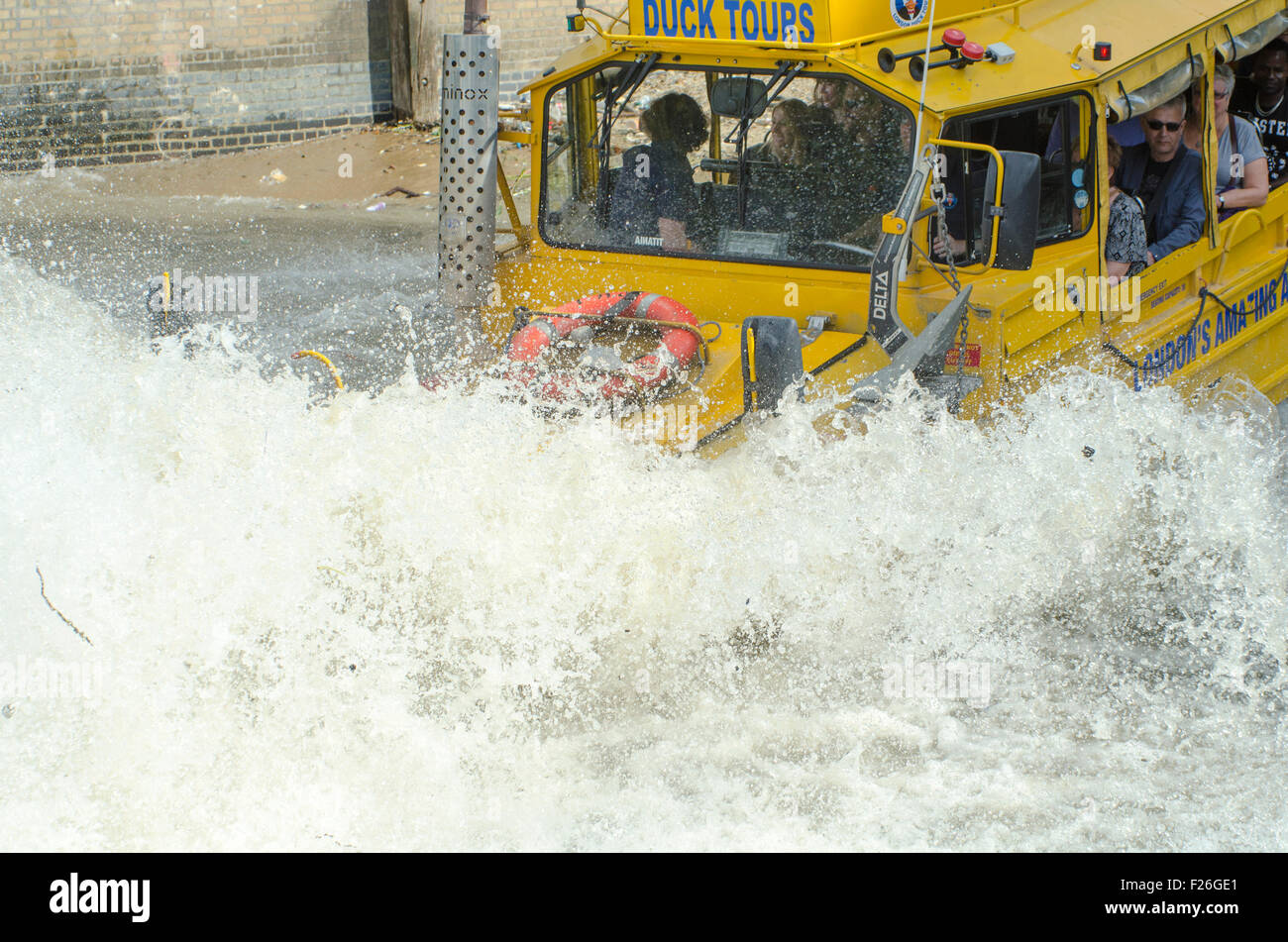 London duck amphibious dukw tourist hi-res stock photography and images ...