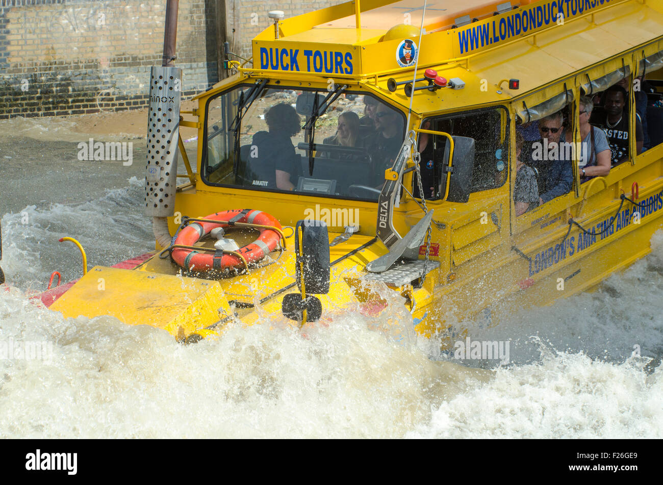 London duck amphibious dukw tourist hi-res stock photography and images ...