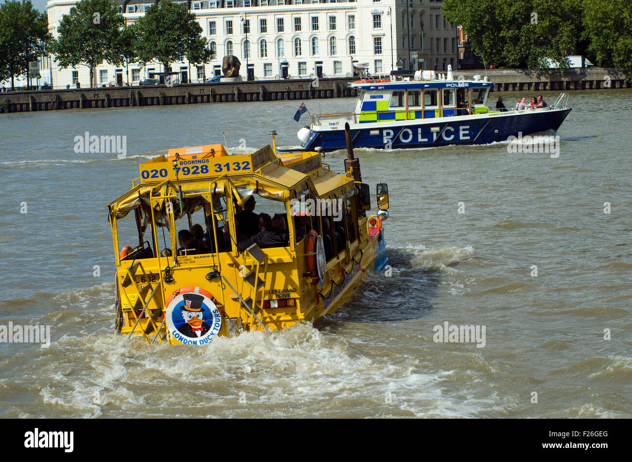London duck amphibious dukw tourist hi-res stock photography and images ...