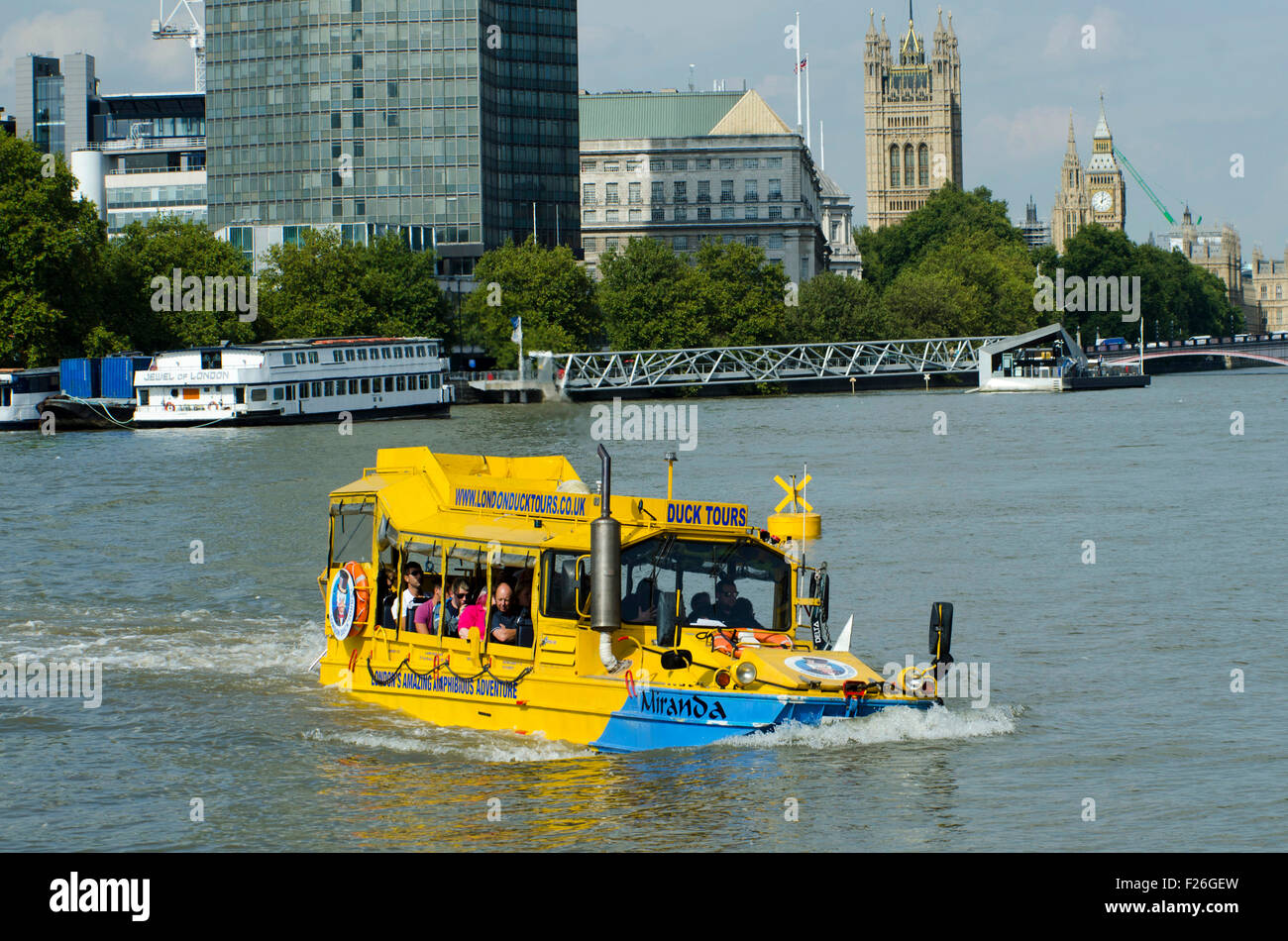 London duck amphibious dukw tourist hi-res stock photography and images ...
