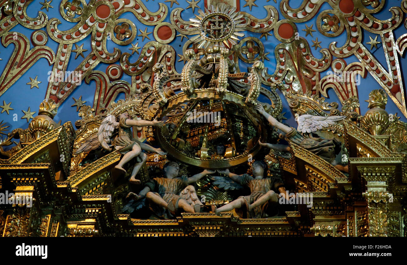Quito. 10th Sep, 2015. Photo taken on Sept. 10, 2015 shows carvings and ...