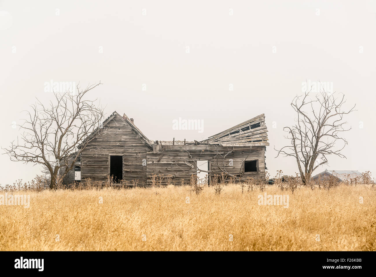 Abandoned house on the prairie hi-res stock photography and images - Alamy