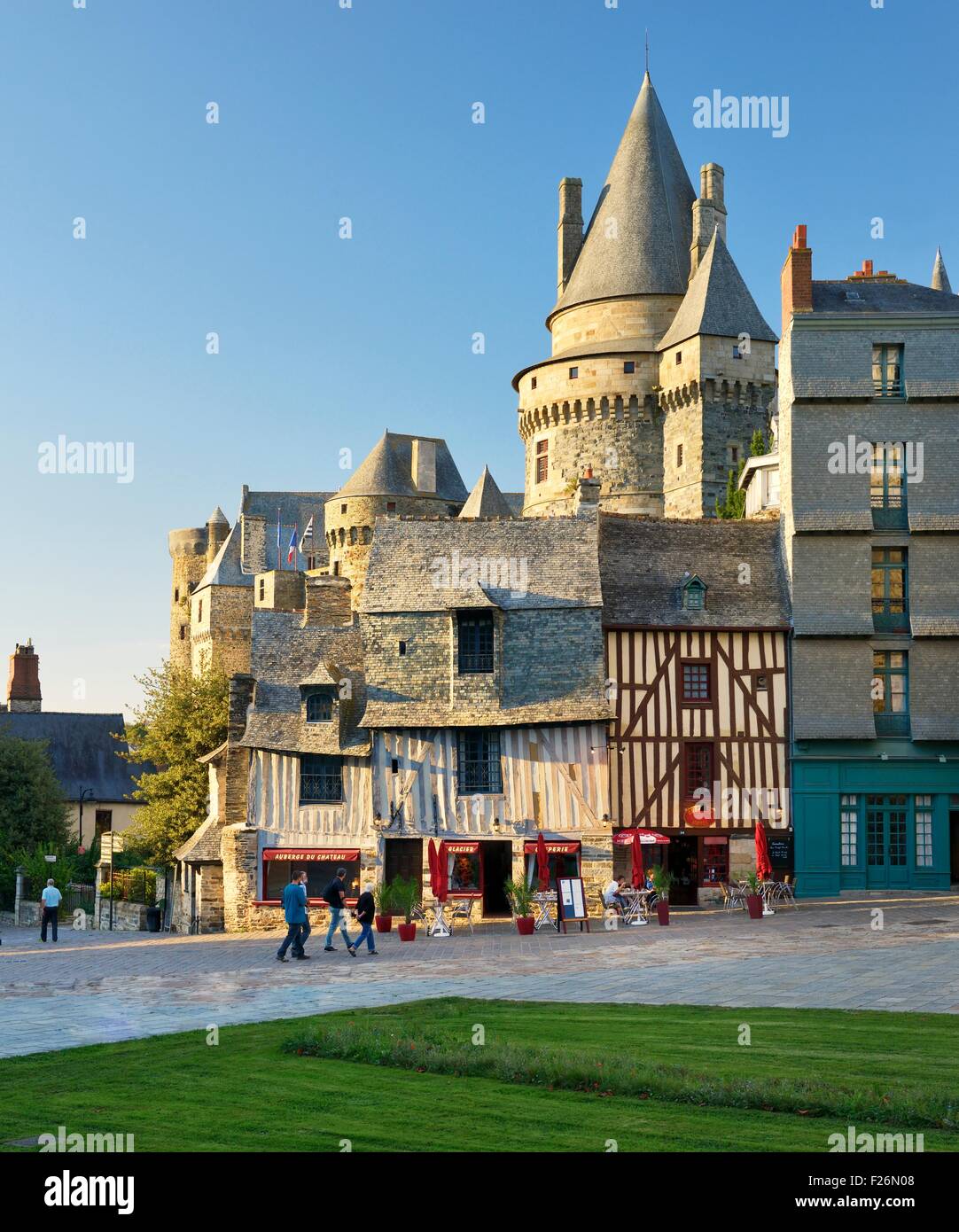 Medieval french architecture hi-res stock photography and images - Alamy