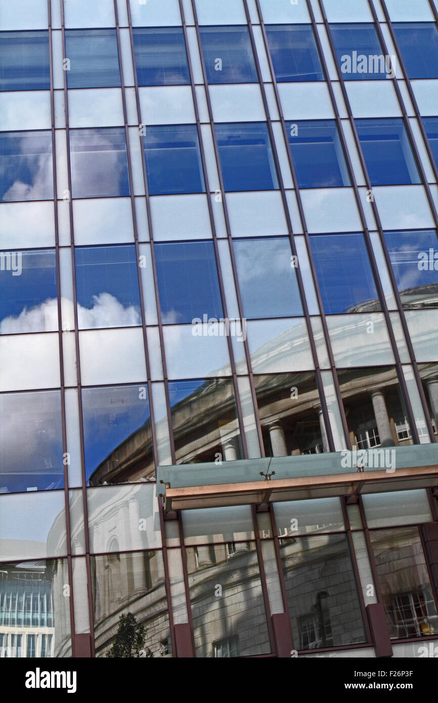 Central library manchester glass hi-res stock photography and images ...