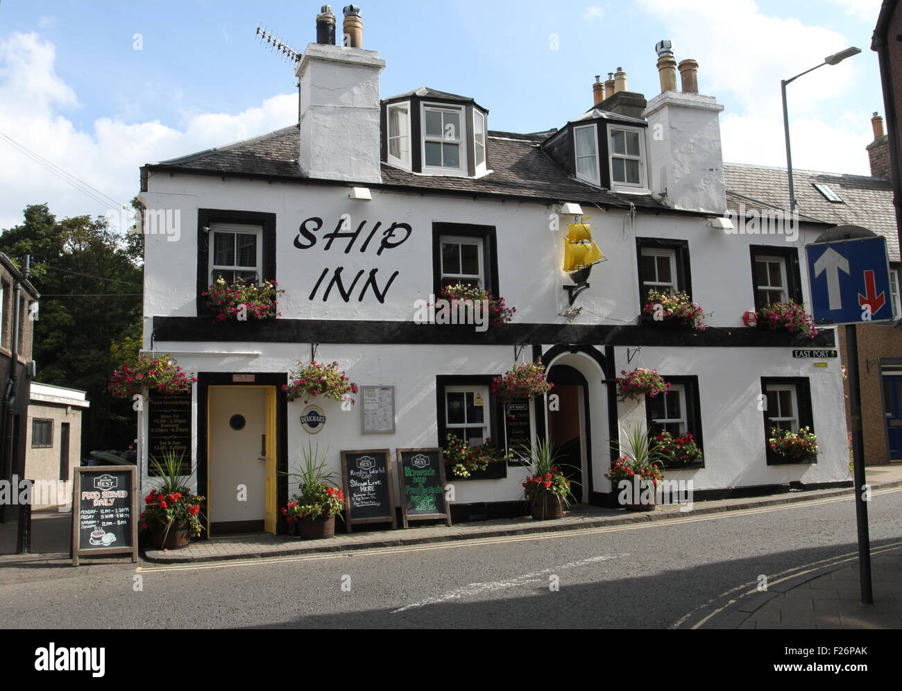 Ship inn melrose hi-res stock photography and images - Alamy