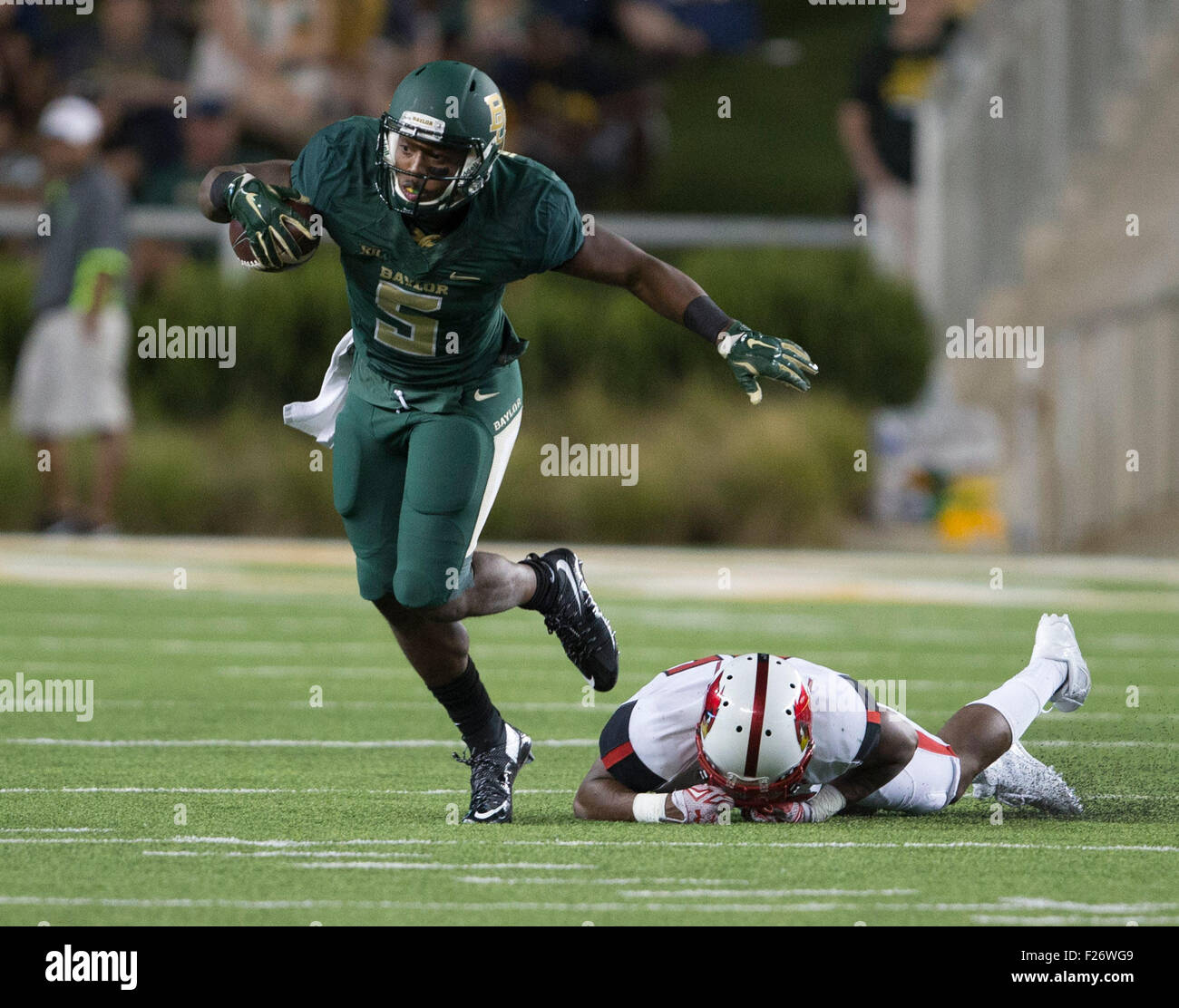 Waco, TX, USA. 12th Sep, 2015. Baylor Bears running back Johnny ...