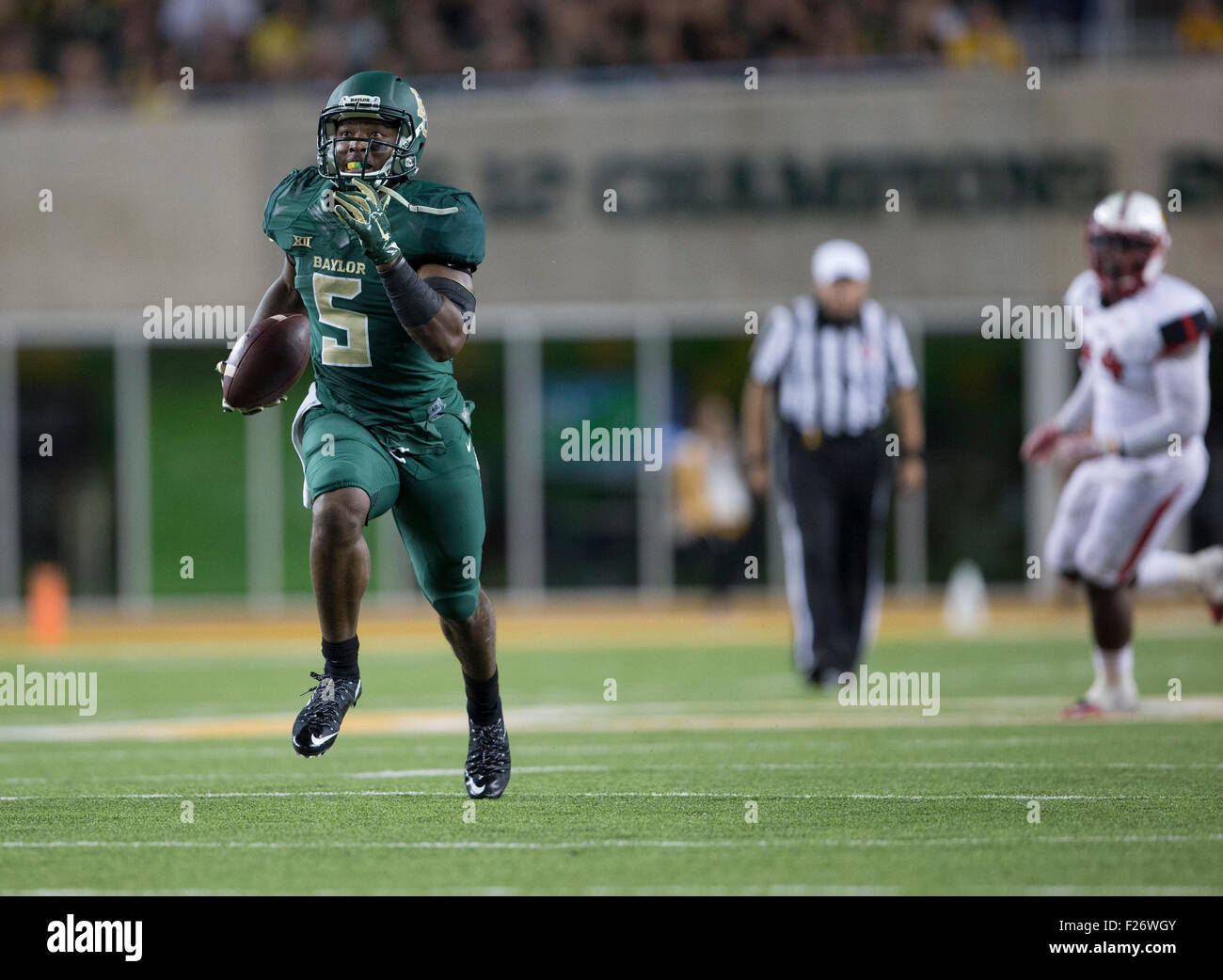Waco, TX, USA. 12th Sep, 2015. Baylor Bears running back Johnny ...
