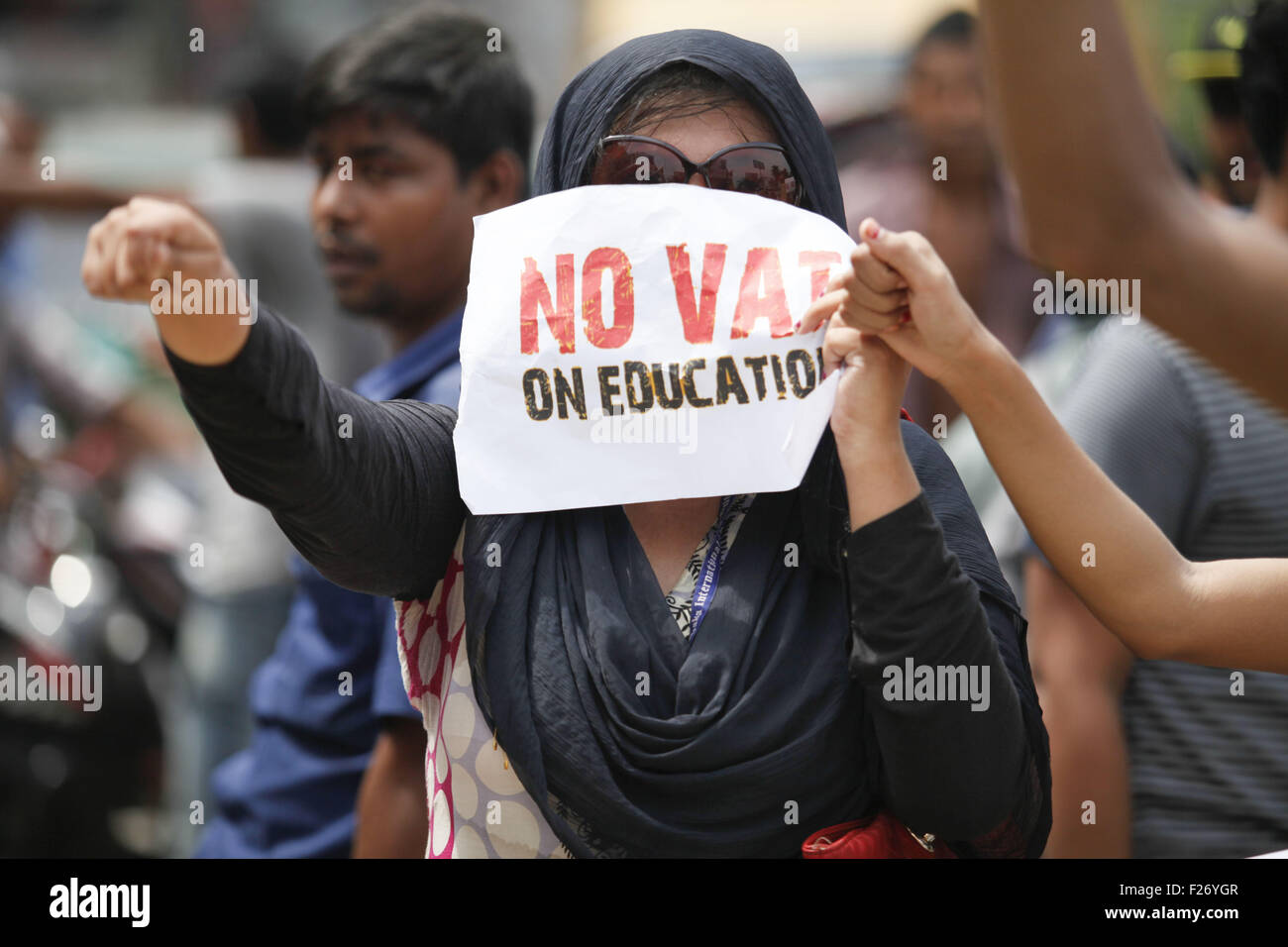 Sept. 13, 2015 - Dhaka, Bangladesh - Bangladeshi students shout slogans ...