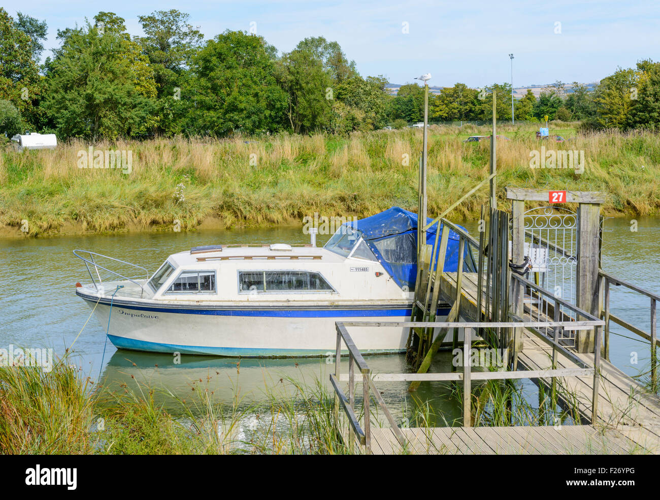 Small craft boat uk hi-res stock photography and images - Alamy