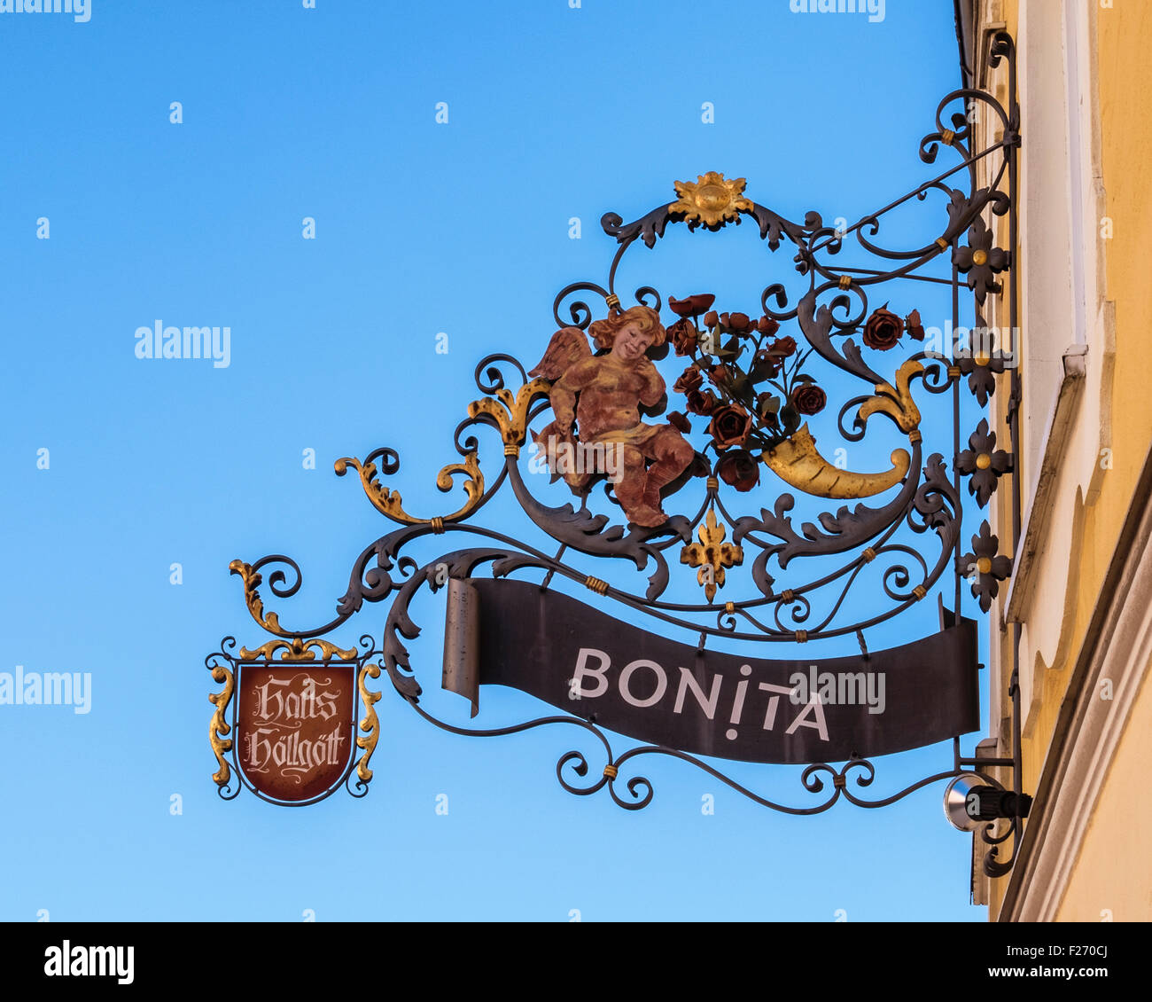 Womens clothing shop hi-res stock photography and images - Alamy